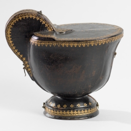 Case for jasper helmet-shaped ewer - The Collection - Museo Nacional ...