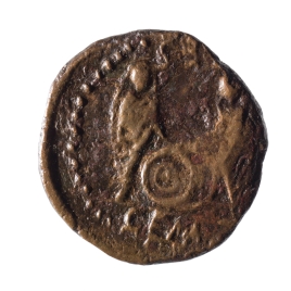 Cayo y Lucio sosteniendo un escudo / Toro - Colección - Museo Nacional ...